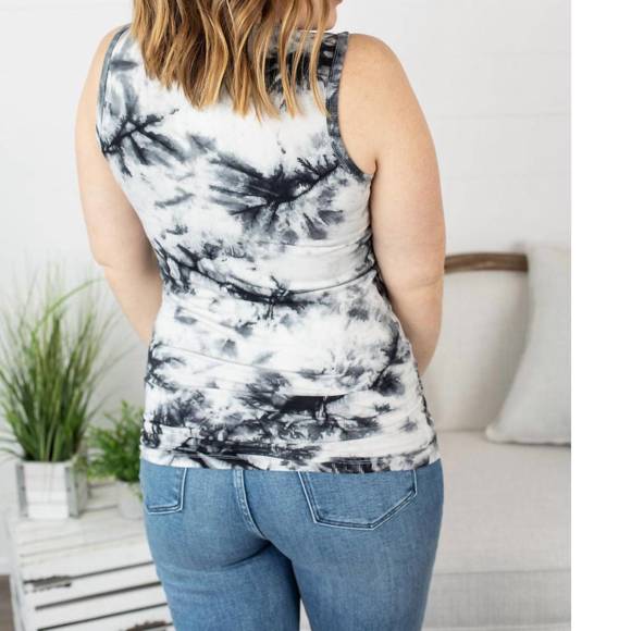 Michelle Mae | Tops | Nwt Michelle Mae Addison Henley Tank In Black And ...